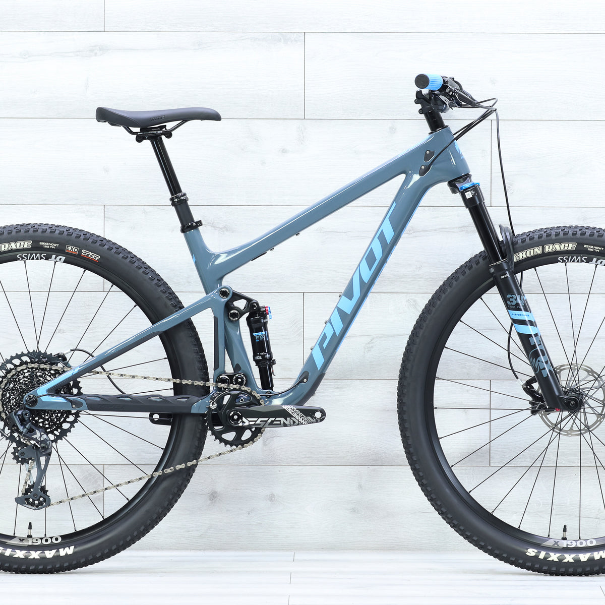 Pivot Mach 4 SL Mountain Bike - 2023, Medium – Cycle Limited