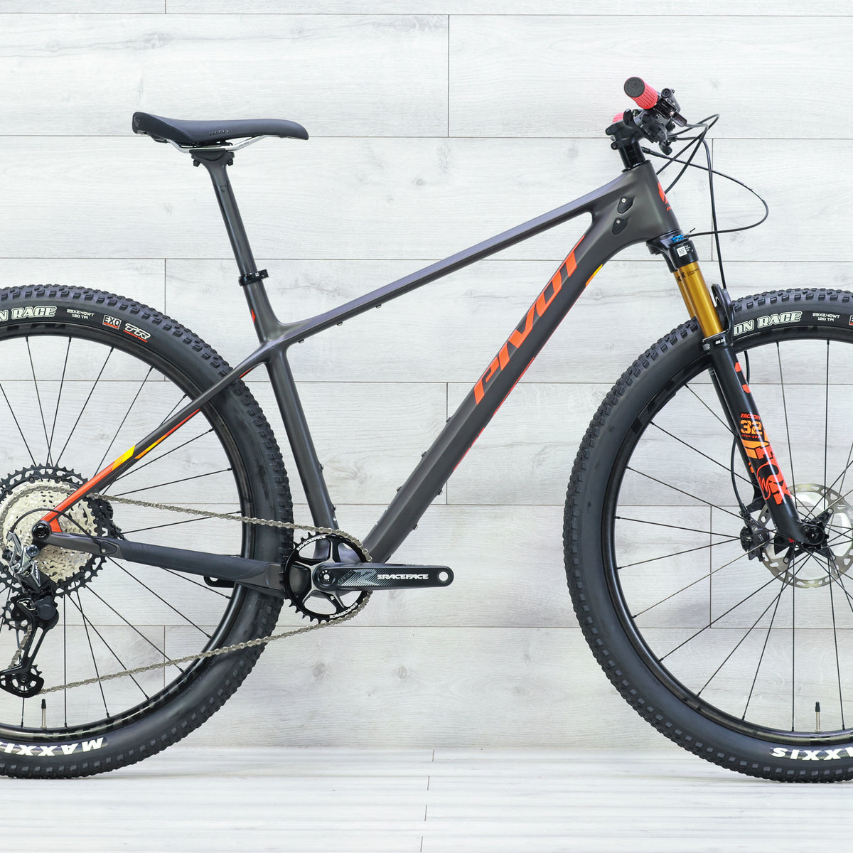 Pivot LES SL Pro XT/XTR w/ Carbon Wheels Mountain Bike - 2024, Large ...