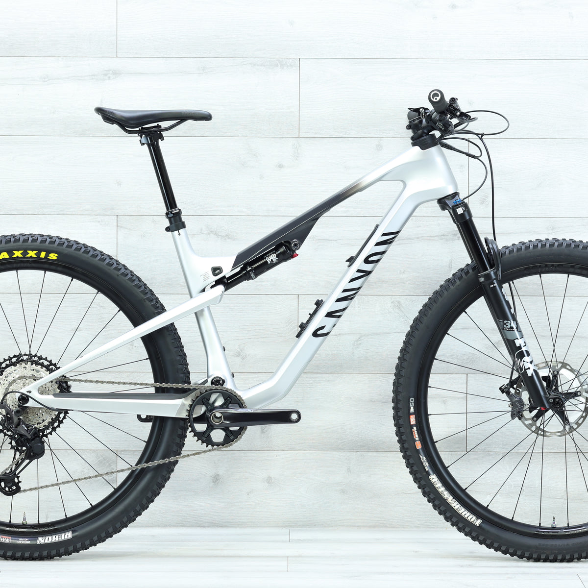 2024 Canyon Lux Trail CF 8 Mountain Bike - Large – Cycle Limited